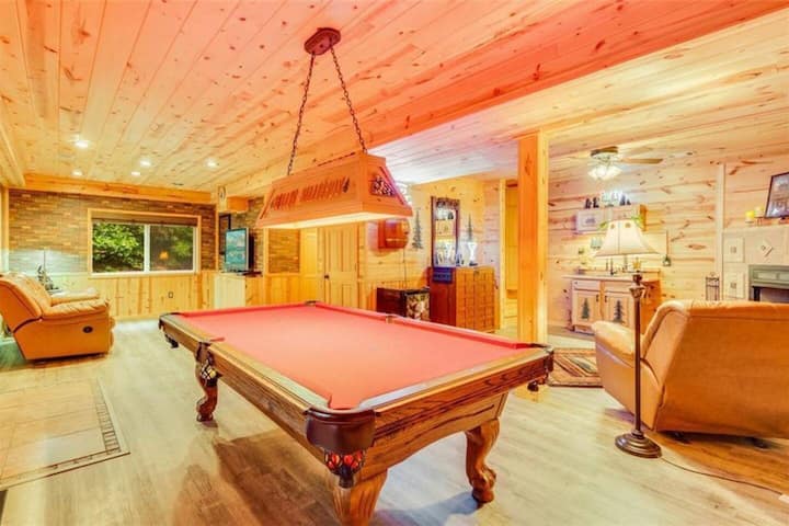 Skyview: 3br/3ba, Hot Tub, Game Room - Ellijay, GA