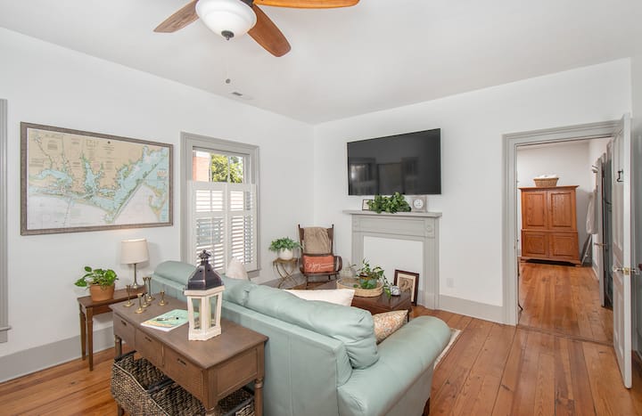 Spacious King Suite In Restored Historic Property. - Beaufort