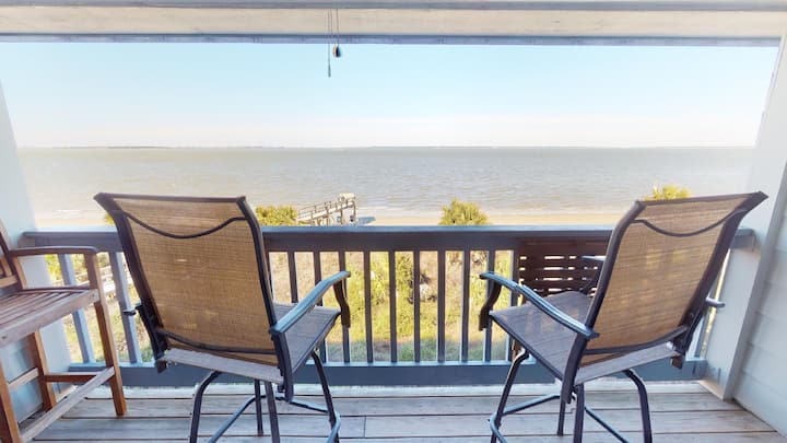 Coastal Condo W. Ocean Views, Community Pool + Beach Access. - Tybee Island, GA
