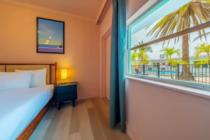 Renovated 2025 - Retro Beach Oasis With Color Pop - Clearwater Beach, FL