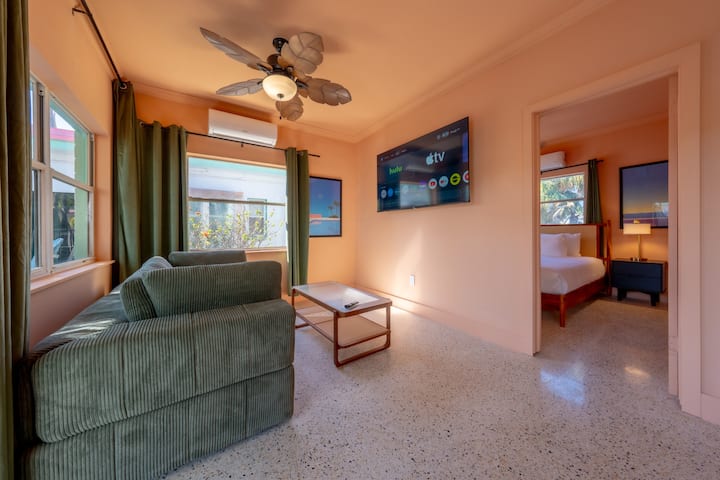 Renovated 2025 - Retro Beach Oasis With Color Pop - Clearwater Beach, FL