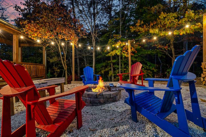 Wooded Retreat | Hot Tub Fire Pit Pets Ok - Sevierville, TN