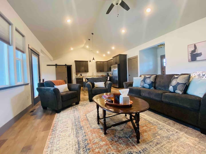 Comfy 4 Bdrm House With Air Conditioning - Corvallis, MT