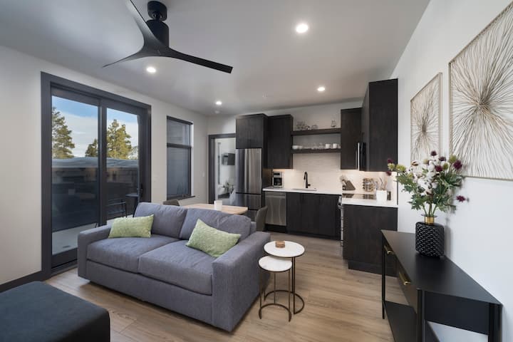 New Park Ave Flat 4- Luxury Condo, Minutes To Town - Colorado