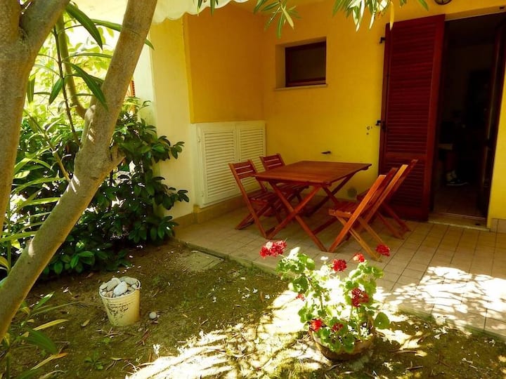 N098 - Numana, Apartment With Garden - Numana