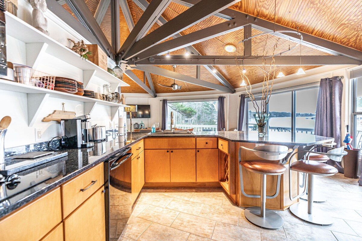 Lakefront Treehouse – Perfect for Extended Stays - Cottages for Rent in ...