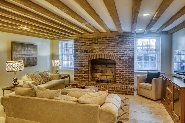 Garden Apt On Pulaski Square By Lucky Savannah - Savannah, GA