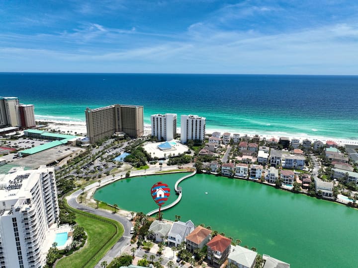 Luxury Lakeside! Private Pool + Beach Access 4 Min - Destin, FL