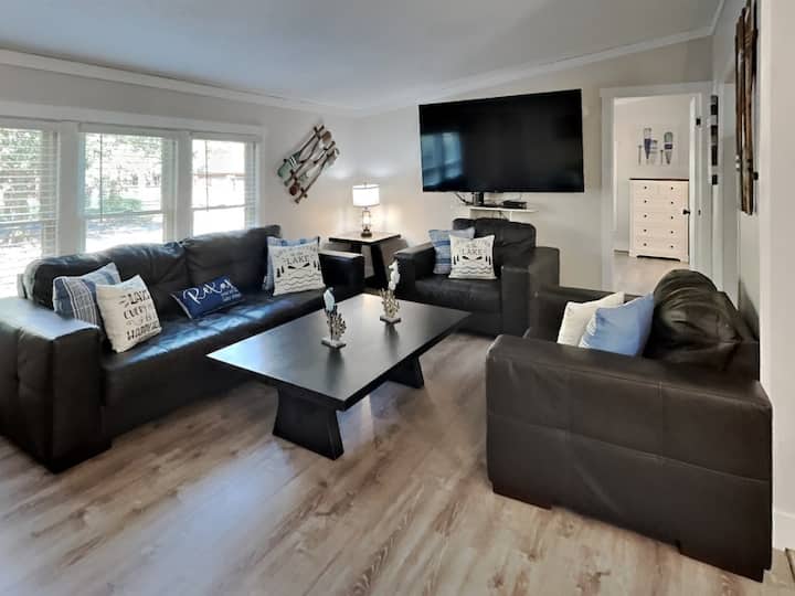 Spacious Home On Put-in-bay That Sleeps 16 - Put-in-Bay, OH