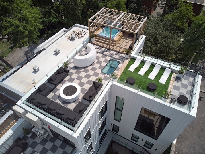 Clubhaus Ultimate Vip Penthouse,hot Tub,sleeps 20+ - Montreal