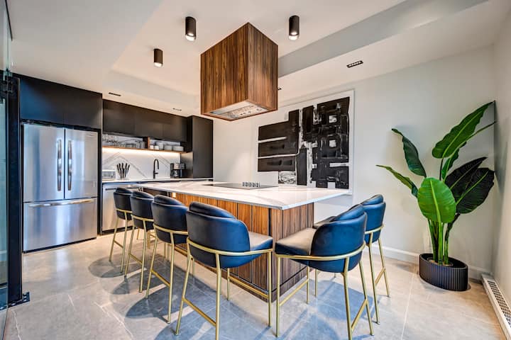 Clubhaus Executive Penthouse, Private Rooftop, Sleeps 12+ - Montreal
