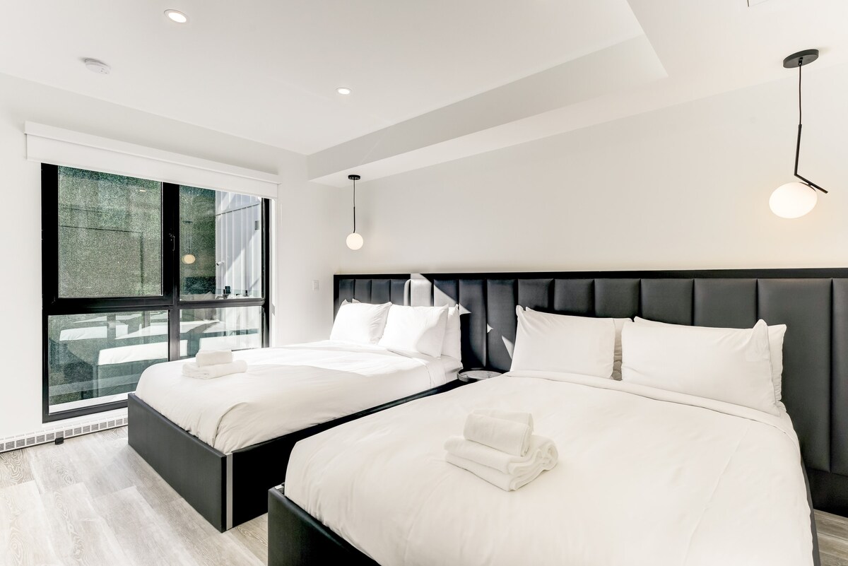 CLUBHAUS Executive Penthouse, Private Rooftop, Sleeps 12+ CLUBHAUS Executive Penthouse, Private Rooftop, Sleeps 12+