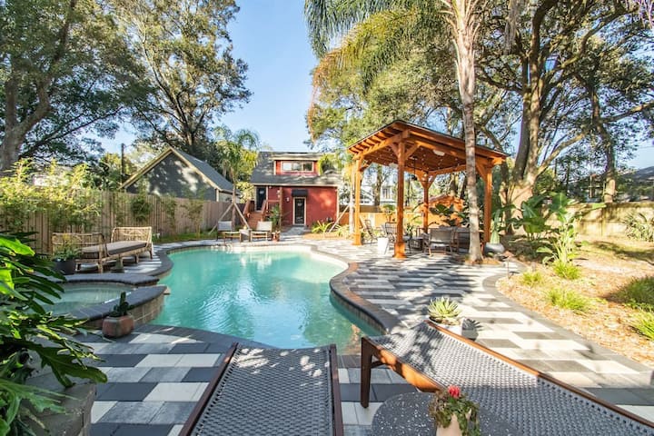 Unique Studio W/ Pool, Spa & Gardens Near Downtown - Jacksonville, FL