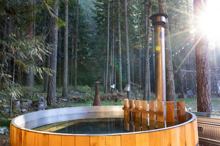 Paradise Valley Scandinavian Spa Retreat - Squamish