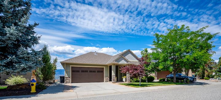 Full House With Amazing Okanagan Views And Hot Tub - Kelowna