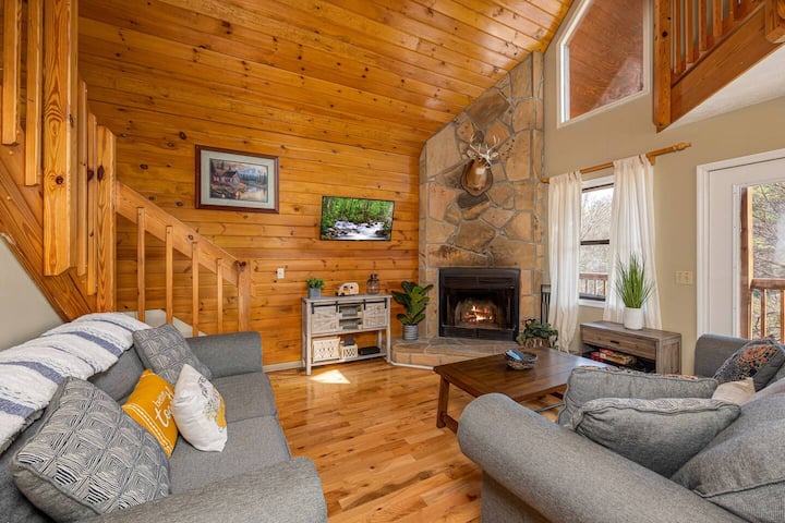 Beautiful Smokies Cabin With Views|fireplace|games - Gatlinburg, TN