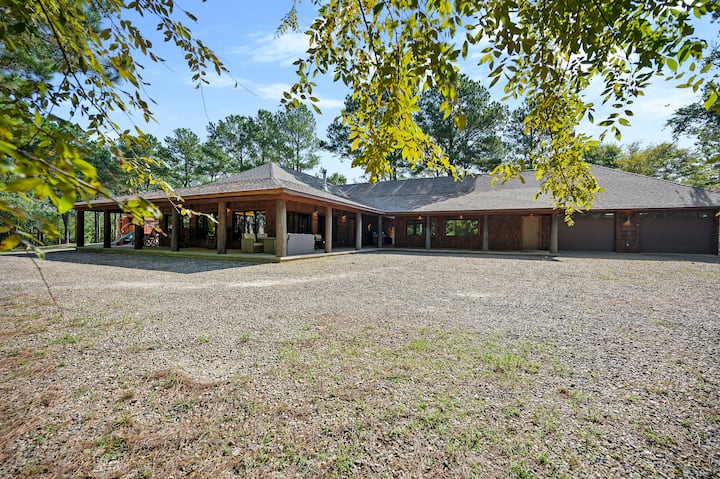 One Story Luxury Home On Large, Wooded Acreage - Broken Bow, OK