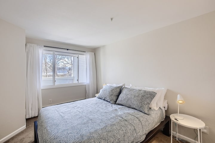 Lovely Pearl St Condo 1 Bdr/1 Ba Downtown Boulder - Boulder, CO