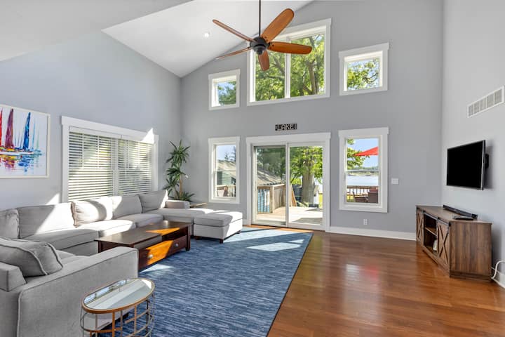 Big Blue Saugatuck, Your Home Away From Home! - Saugatuck, MI