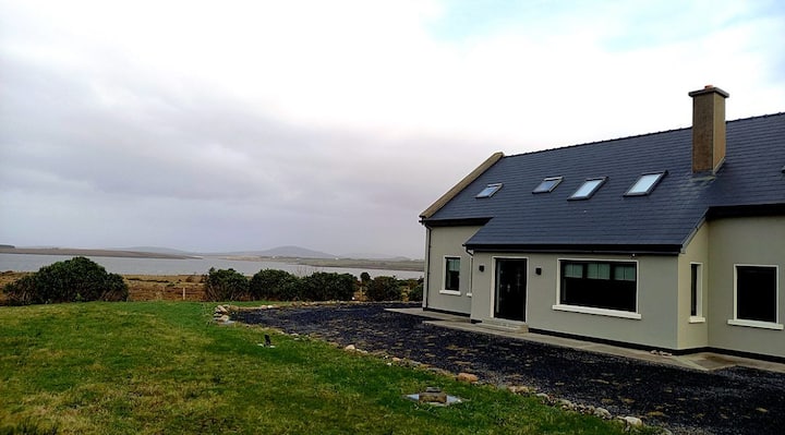 M033 Achill Gatehouse By The Greenway - Achill Island