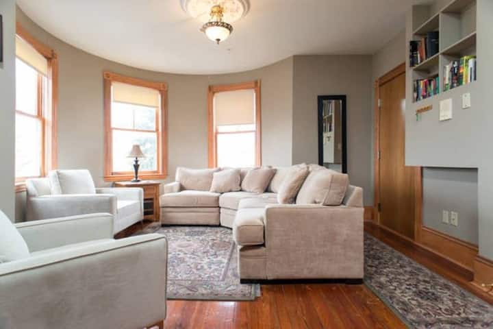 The Mayhew Redline ~ Pvt Apt | 3br 1b W/ac & W/d - Boston, MA