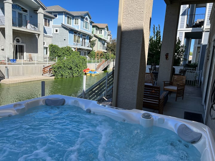 Marina Waterfront | Hot Tub + Private Dock + Kayak - Sparks, NV