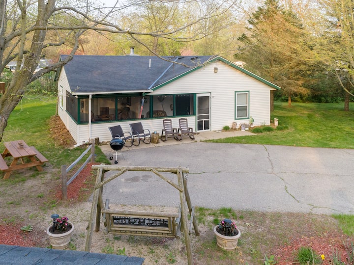 Goshorn Lake Resort Cottage #22 - Holland, MI