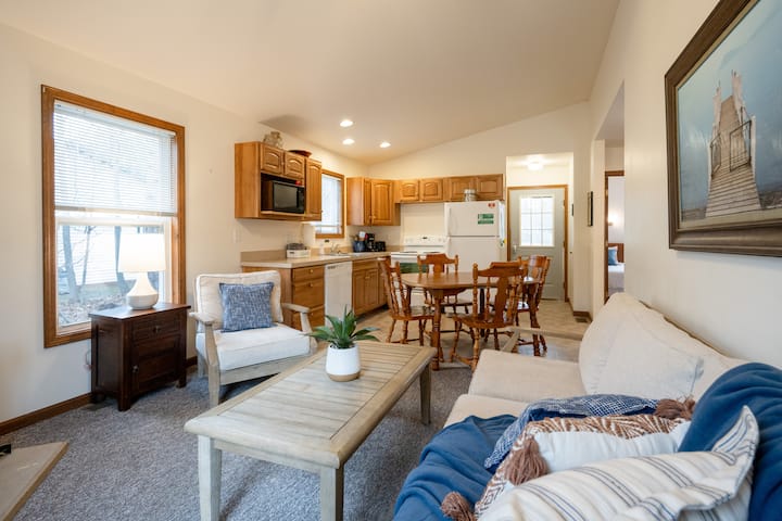 Goshorn Lake Resort Cottage #4 - Holland, MI