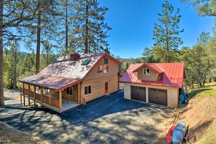 Updated Groveland Cabin W/ Wraparound Deck! - Groveland, CA