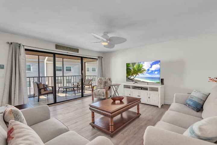 Coastal Gem,seaclub #46~gorgeous & Updated, Pool! - Indian Shores, FL