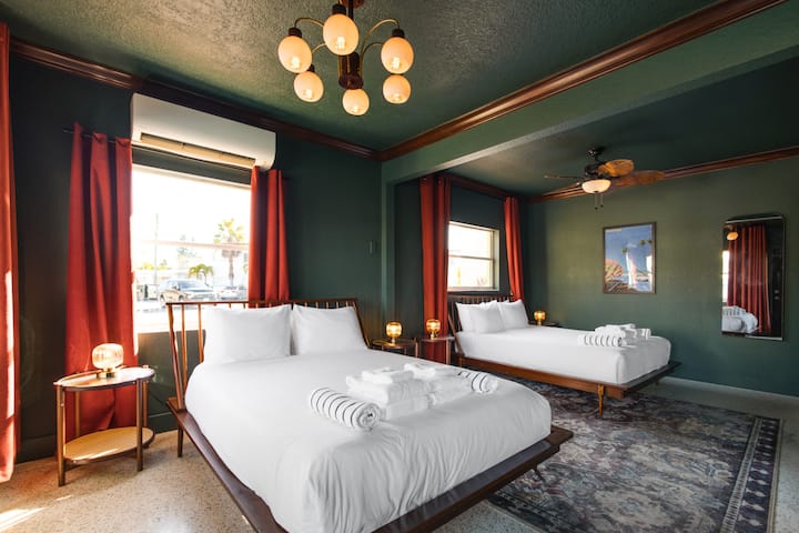 Renovated 2025 - Retro Beach Oasis With Color Pop - 清水海灘