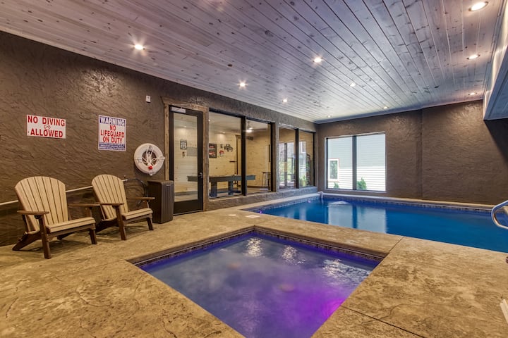 Luxury Pool Cabin | 1 Mi To Parkway | Sleeps 22 - Gatlinburg, TN