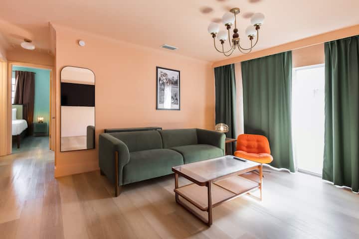 Renovated 2025 - Retro Beach Oasis With Color Pop - Clearwater Beach, FL