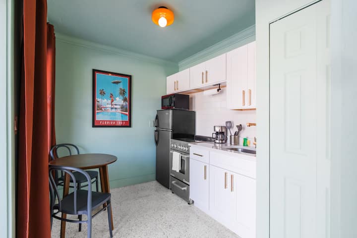 Renovated 2025 - Retro Beach Oasis With Color Pop - Florida