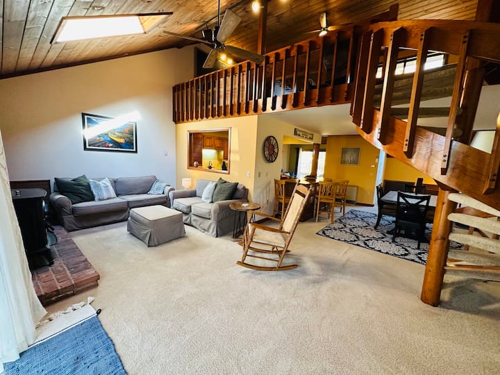 Stonehurst In North Conway: Springtime Retreat - North Conway, NH