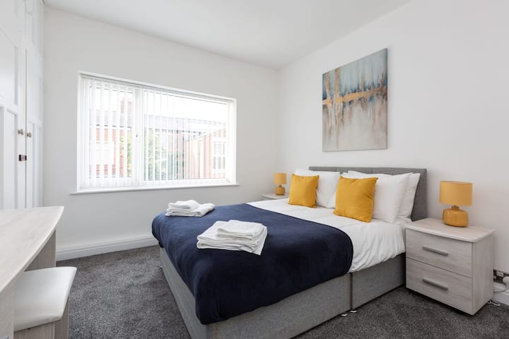 Connaught House | Wi-fi, Parking, Contractors - Preston