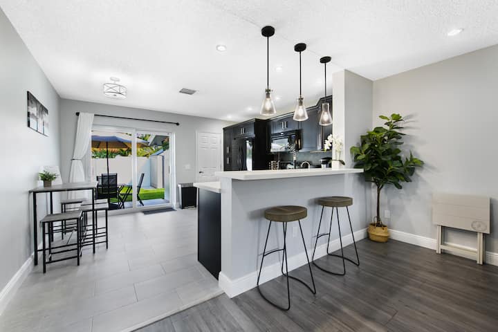 Modern Bungalow | 2 Miles From The Beach - Pompano Beach, FL