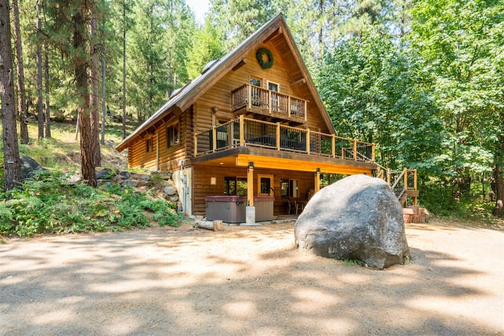 Custom Log Cabin With Great Amenities! - Leavenworth, WA
