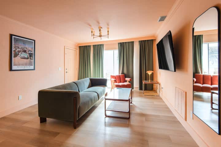 Renovated 2025 - Retro Beach Oasis With Color Pop - Clearwater Beach, FL