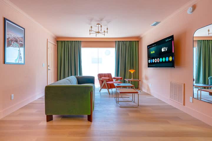 Renovated 2025 - Retro Beach Oasis With Color Pop - Clearwater Beach, FL