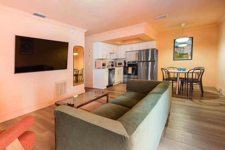 Colorful 2br Apt 3 Beds Full Kitchen By The Beach - Dunedin, FL