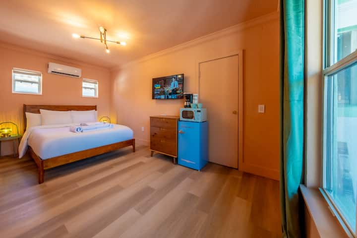 Fresh For 2025: Retro Beach Oasis With Color Pop - Clearwater Beach