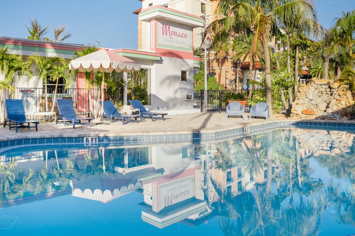 Renovated 2025 - Retro Beach Oasis With Color Pop - Clearwater Beach, FL