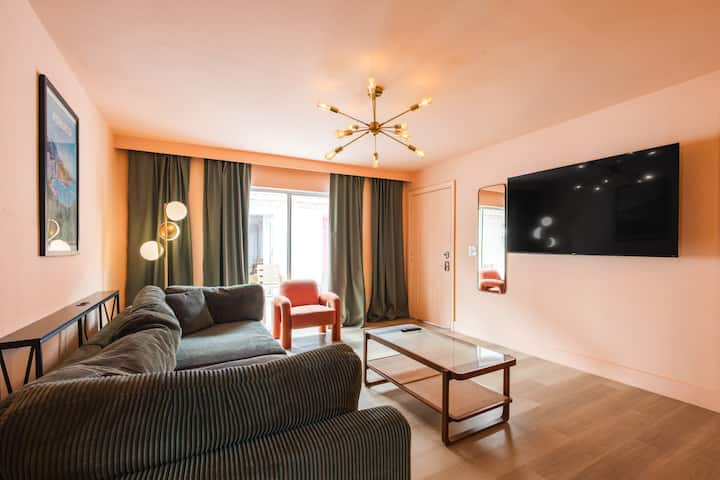 Renovated 2025 - Retro Beach Oasis With Color Pop - Clearwater Beach, FL