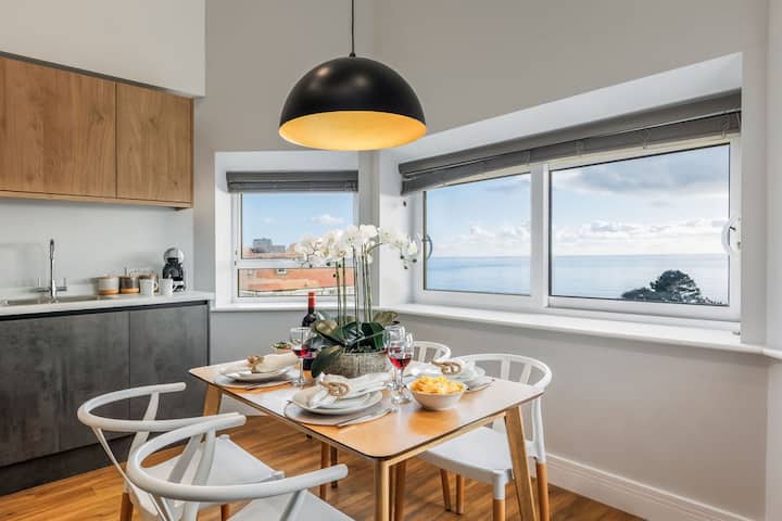 Luxury Penthouse 2-bed Apt W/ Sea View, Gym & Pkg - Bournemouth