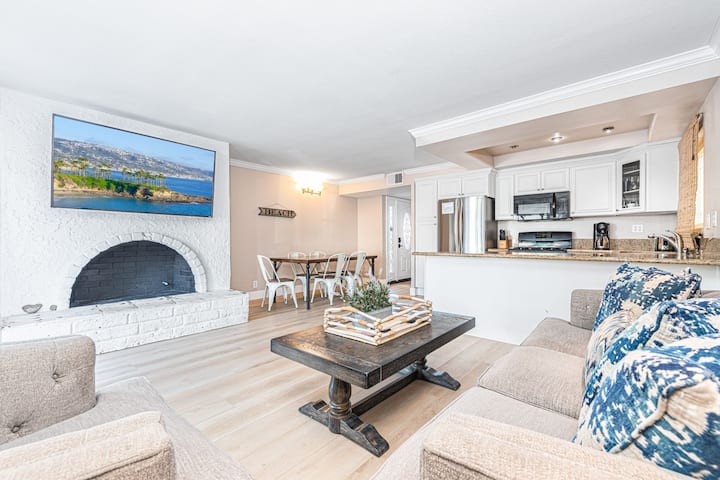 Sunny & Comfortable | 1 Block To Beach! - Newport Beach
