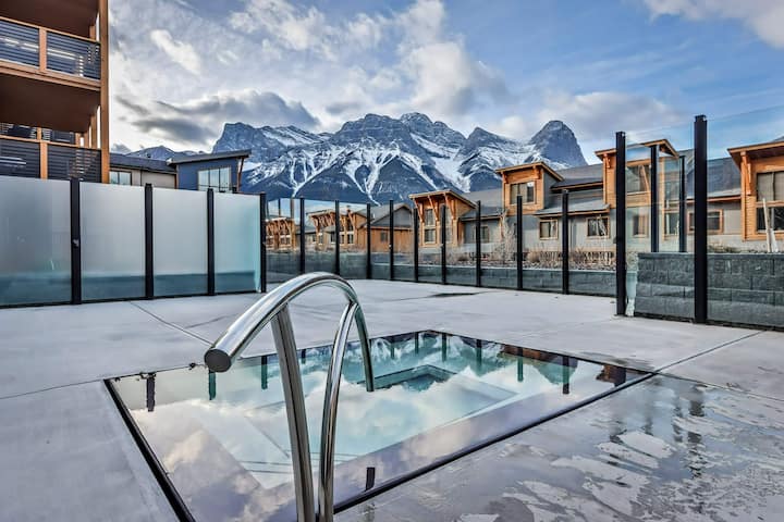 Corral - Gather Together In Beautiful Canmore - キャンモア
