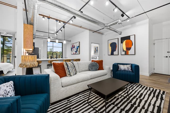 Magical Holiday Escape | 10 Rooftop Hottub,parking - Traverse City, MI