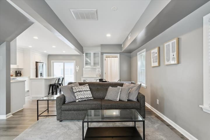 30+ Days, Pet-friendly, 5 Min Walk To Beach - Hampton, VA