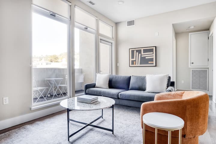 Blueground | San Carlos, Gym, Pool, Nr Caltrain - San Mateo, CA